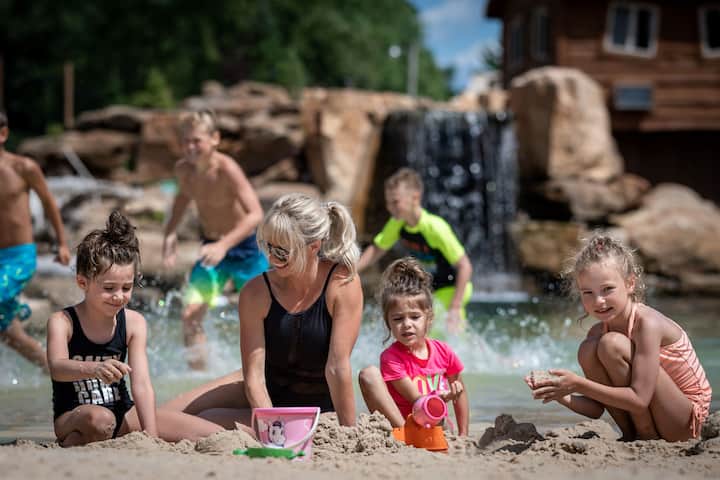 Lagoon Lodge - Wisconsin Dells, WI