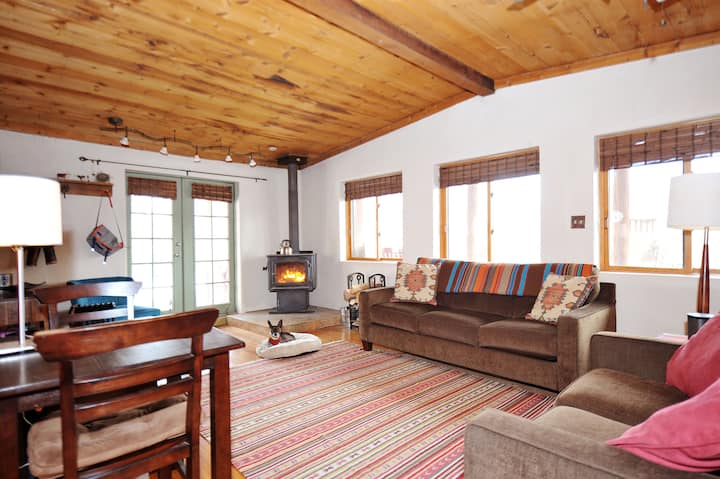 Cozy Casita W/parking, Yard, Wood Stove - Santa Fe, NM