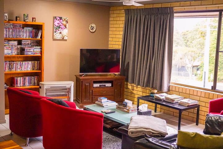 Man Space 1 The Edge, Featuring Tanoshii Spa. - 리즈모어