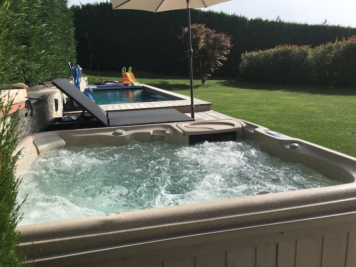 Villa Proche Annecy: Piscine Jardin Spa Babyfoot - Cruseilles