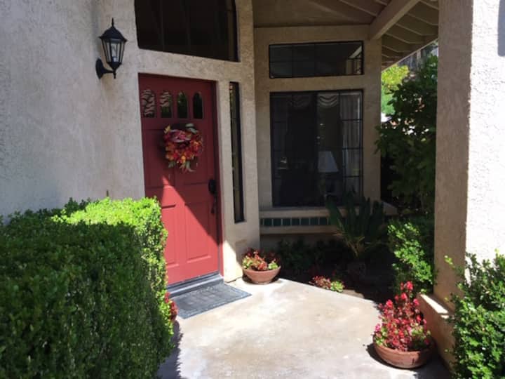 Charming Home In Quiet Picturesque Neighborhood - Santa Clarita