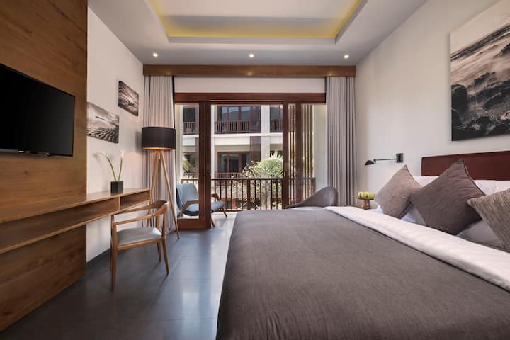 Jungle Pool View With Balcony - Sanur