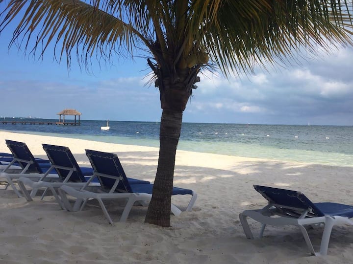 Beautiful Beachfront Apartment In Cancún - Cancún