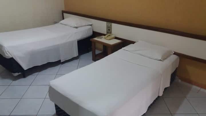 Apto Simples (1 Cama Casal + 1 Solteiro) No Centro - Brasilia