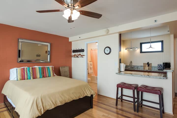 Boutique Style Studio Just Steps To Waikiki Beach - O‘ahu, HI