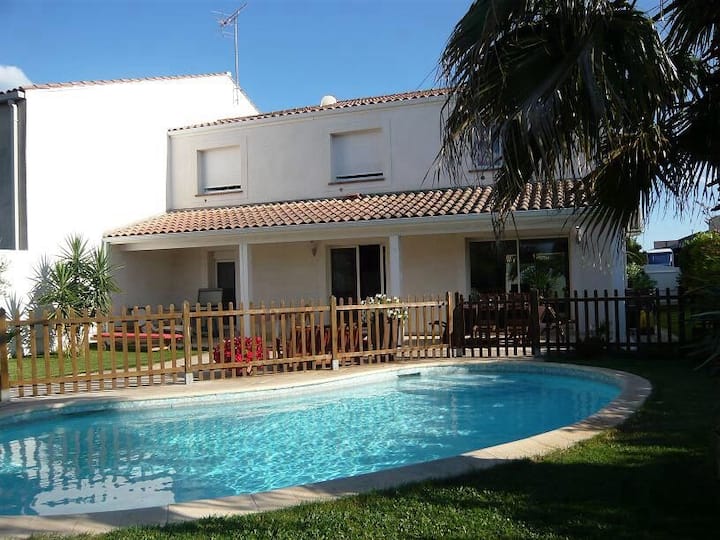 Jolie Villa Avec Piscine Pour 10 Personnes - Montpellier