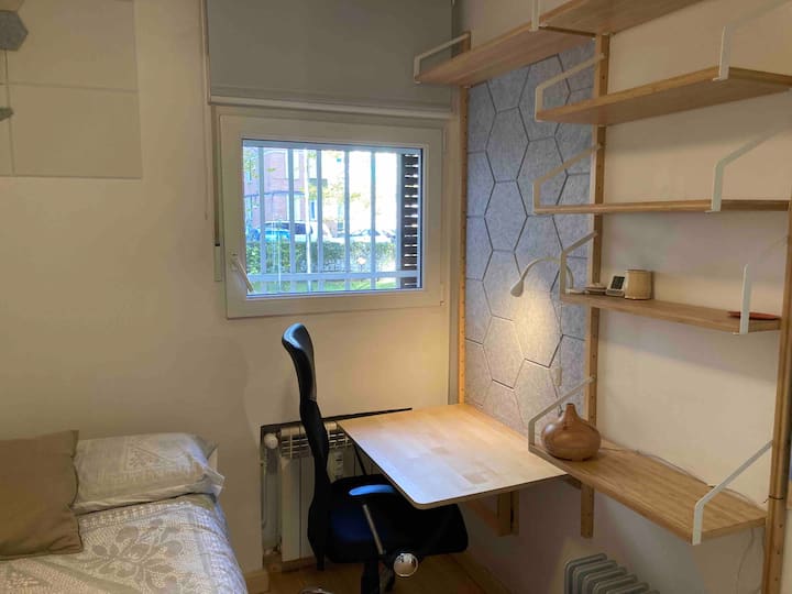 Cozy Bedroom In My Appartment In Aluche - Madrid