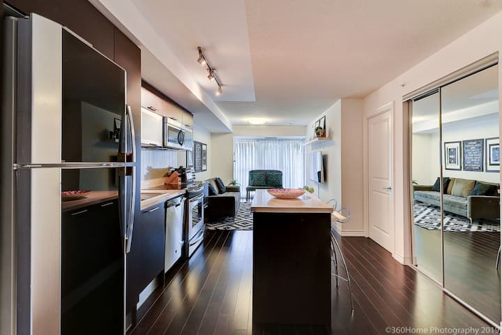 Super Clean Executive Suite | Msg For 31+day Stays - Toronto