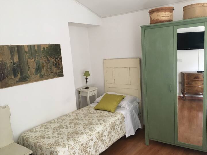 Posto Letto In Dormitorio Maschile Vicino Al Cnr - Montefalco