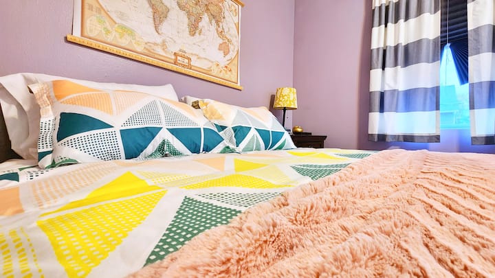Cozy & Colourful 1bd Stay | Great Location - Toronto