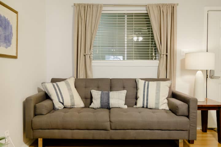 Soak Up The City From A Chic Sola Retreat - Austin, TX