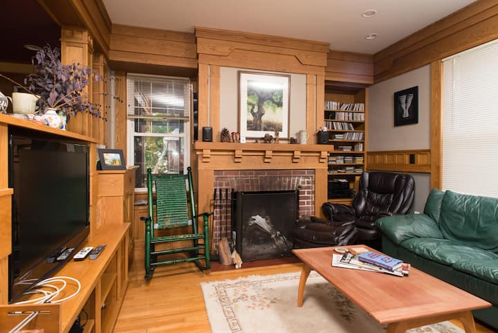 Private Room In House - Newton, MA