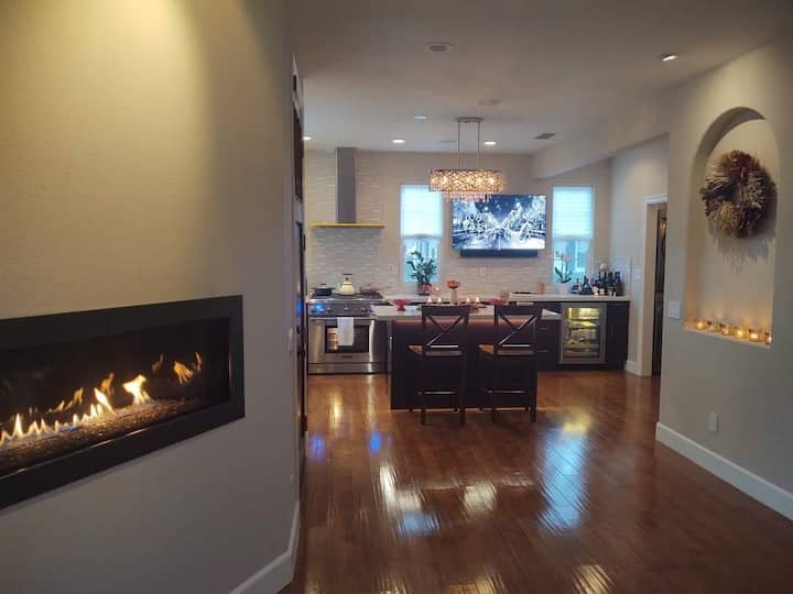 1 Br Designer House +Tv Rm, 1.5b, Gated Community - Santa Clarita, CA