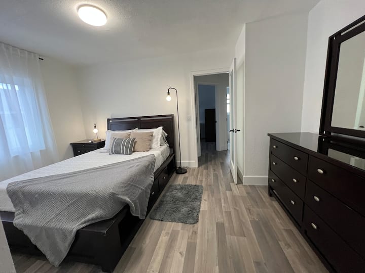 Cozy Minimalist Stay Near Coral Gables & Airport - South Miami, FL