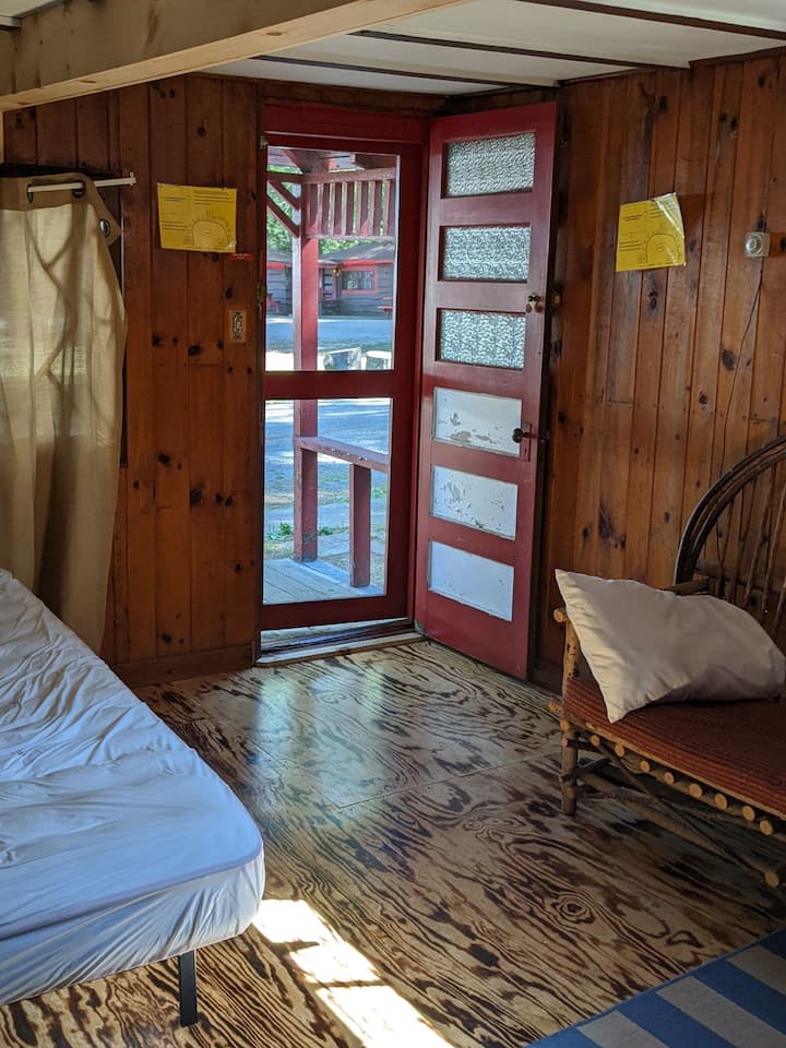 Tail O' Pup Rustic Cabin #14 - 5 Min  Lake Placid - Saranac Lake, NY