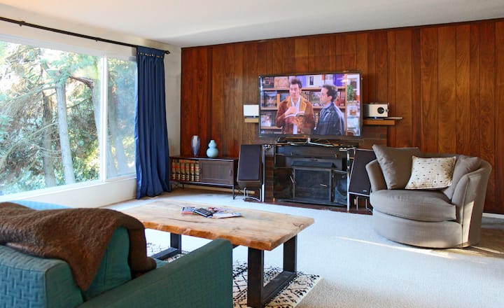 Cozy Kirkland Home - Bellevue, WA