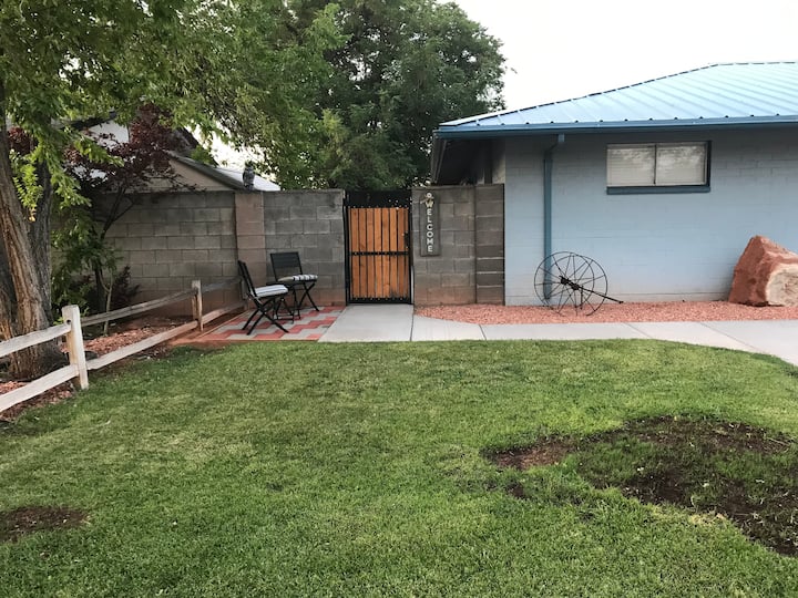 2 Bedroom Guest Suite Near Lake Powell With Yard - Arizona