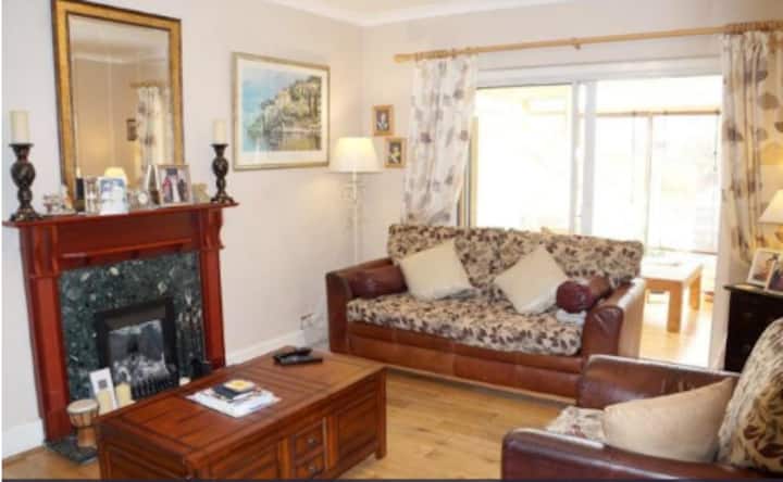 Spacious Double Bedroom In Quiet Family House - Solihull