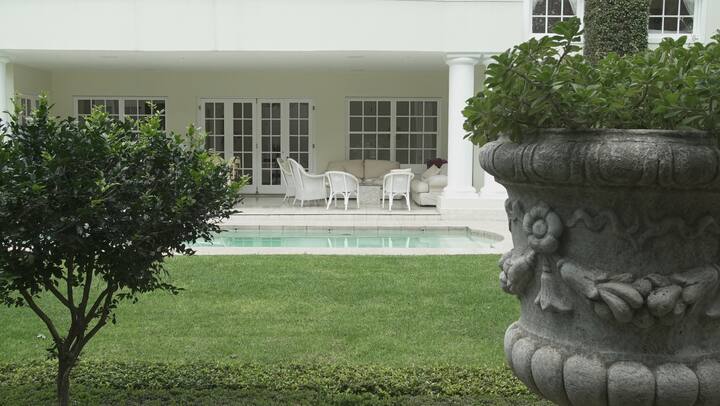 Villa Weber- A Quiet Oasis Rosebank/melrose - Johannesburg