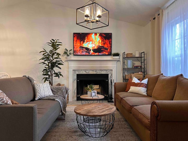 *Cozy Clean Cabin* Hottub, Wood Stove, Pets Ok - Delaplane Cellars, Delaplane