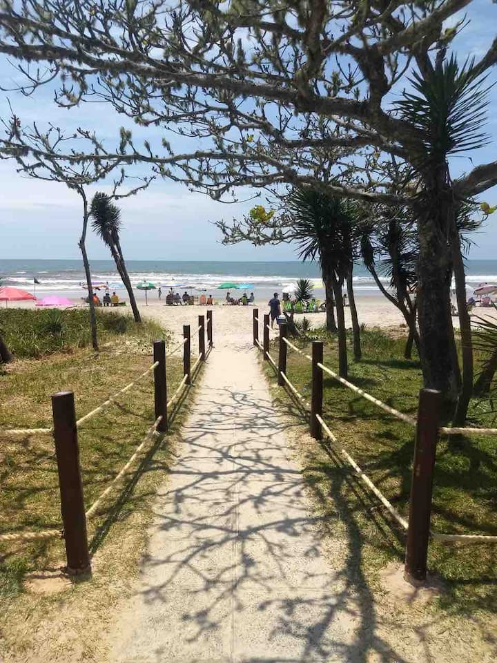 Apartamento A Beira Mar Em Matinhos Com Wi-fi 300m - Matinhos