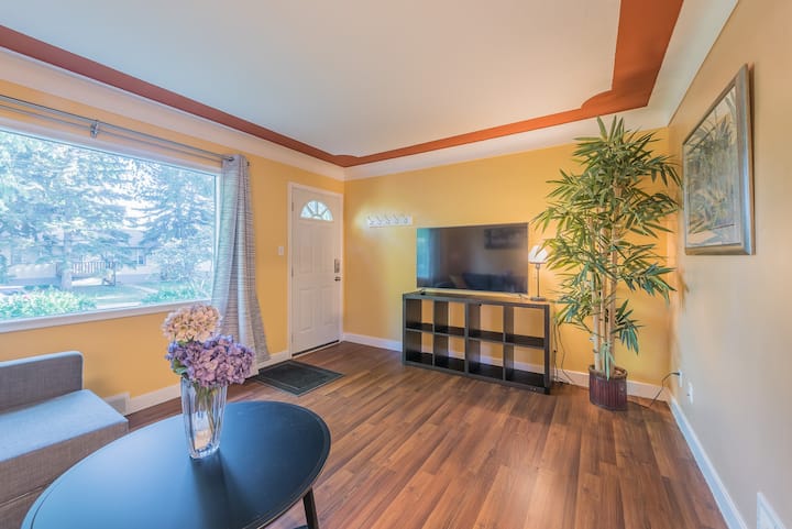 Homelike Comfort Suites Unit B - Calgary