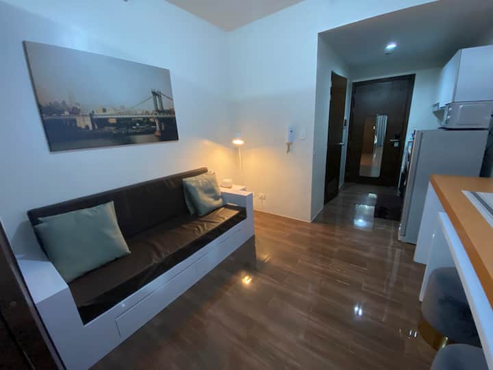 Clean. Simple. Comfortable. 1 Bed/1 Bath Condo. - Manila