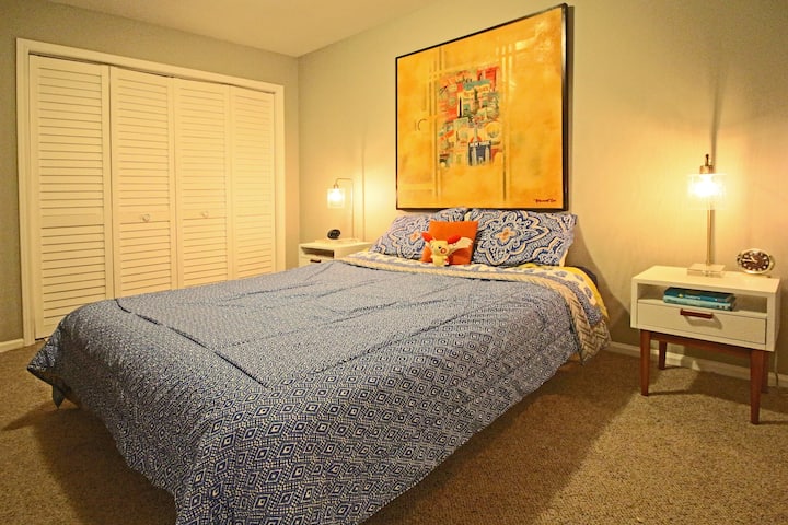 Room For Female With Tv - Fredericksburg, VA