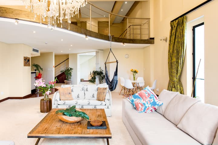 Playful Nyc Style Ac Penthouse, Two Min Walk To Long Street - Cape Town