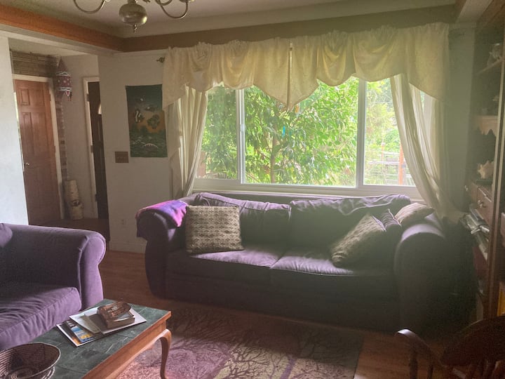 Delightful And Quiet Room In South Hills Of Eugene - Eugene, OR
