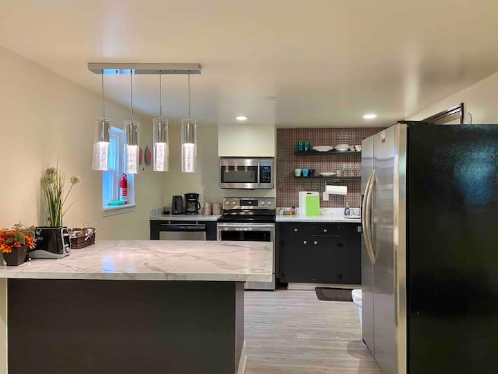 Cozy, Family-friendly 3 Br Unit In Ne Seattle - Shoreline, WA