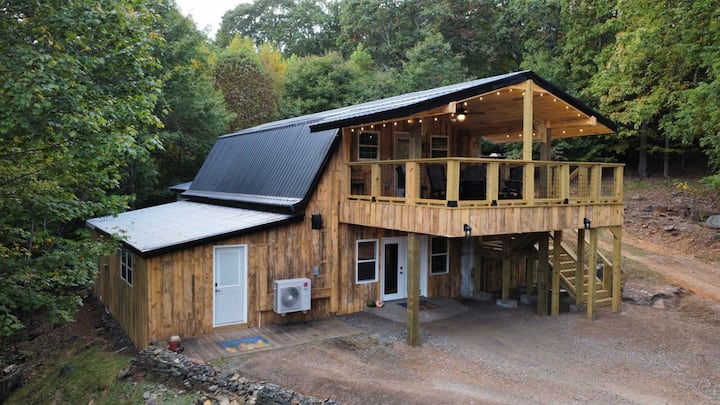 Beautiful Barn Renovation! Just 6 Miles To Boone! - Boone, NC