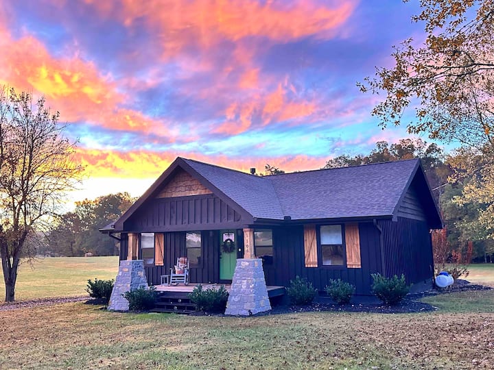 The Green Door Cottage - A Peaceful Place To Stay - Sevierville, TN
