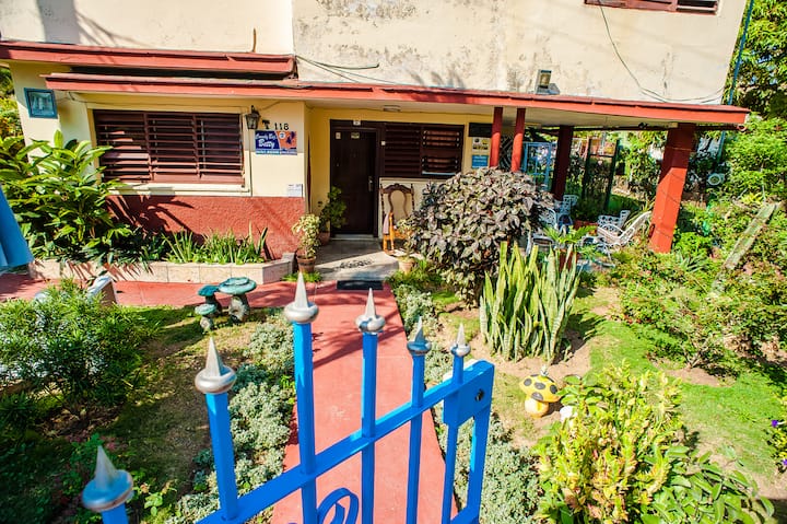 Charming Full House W/ Garden 200m From The Beach - Varadero