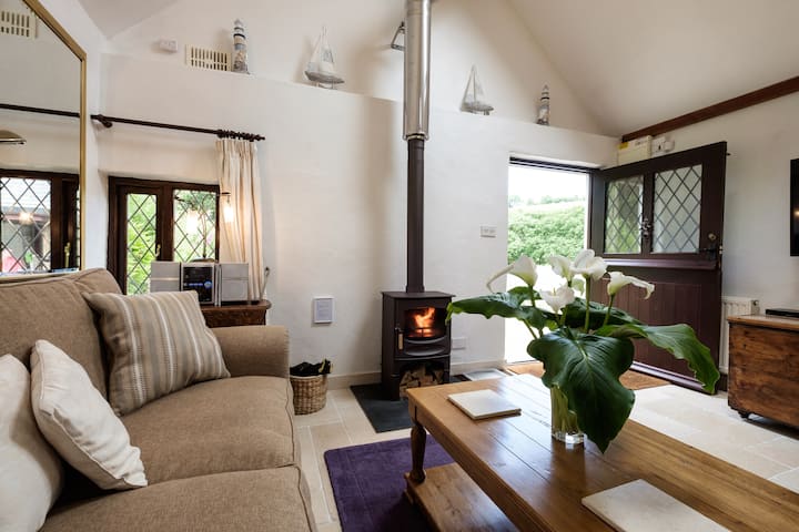 Pawton Barn - Rural Stone Cottage - Wadebridge