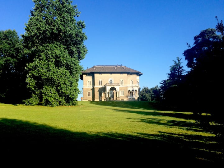 A Florentine Villa In The Lake Como Countryside. - Lago di Como