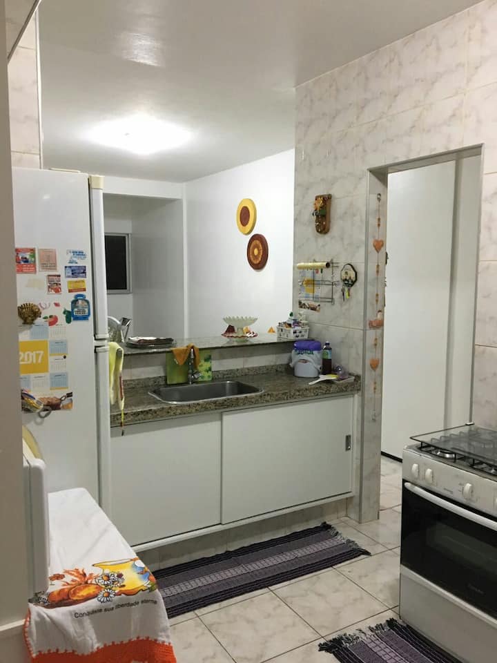 Quarto Amplo Em Boa Localização 3-ar Condicionado - Fortaleza