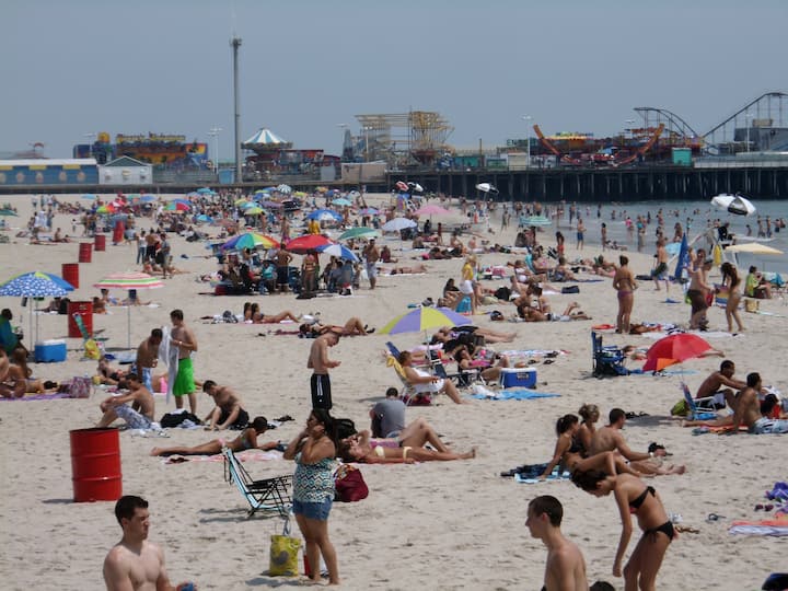 Proms- 5 Bedroom, 2 Bath, Up To 12 People - Lavallette, NJ