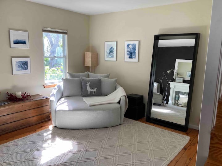 Sunny Historical Burlington Home (Pet Friendly) - Burlington, VT