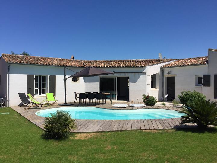 Très Belle Villa, 4 Chambres, Piscine Et Jacuzzi - Île de Ré