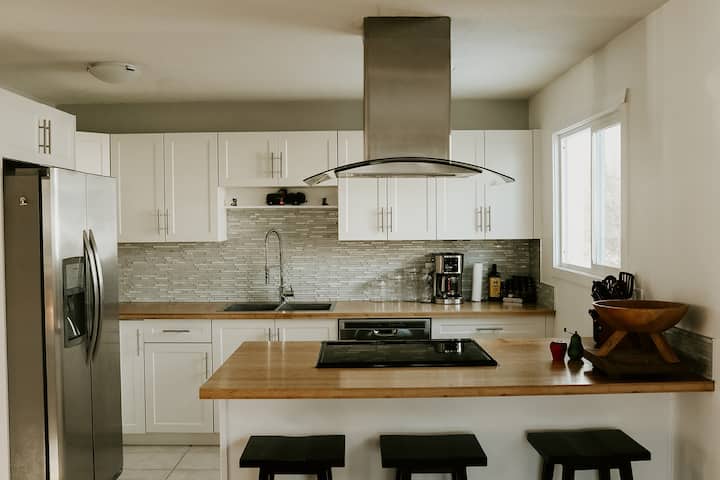 Complies To New Regulations! Beautiful Quiet Home - Kelowna