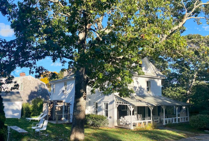7+ Bedroom Vintage Home Near Beaches And Town! - Oak Bluffs, MA