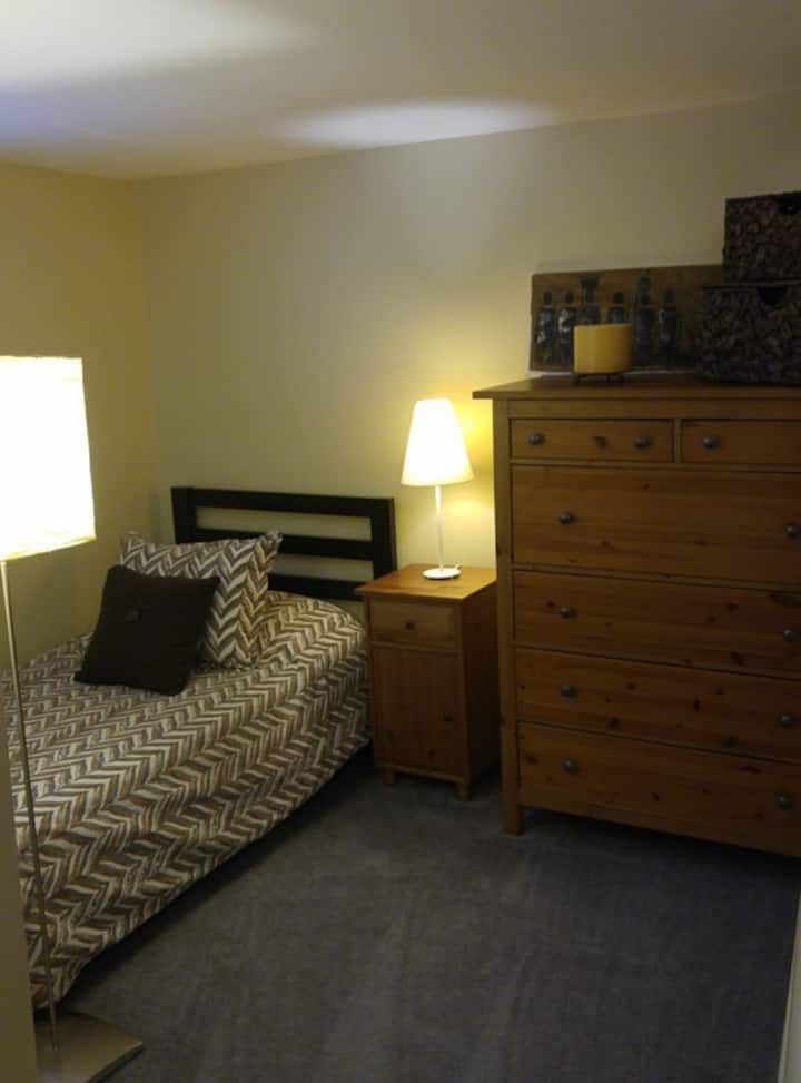 Private Room & Bath-15 Min Train Ride To Philly - Cherry Hill, NJ