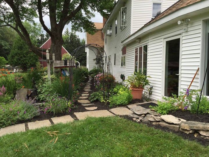 Rural Retreat In Colebrook Ct - Highland Lake, Winsted