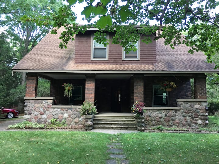 Spacious 1920s Arts And Crafts Home - Ann Arbor, MI