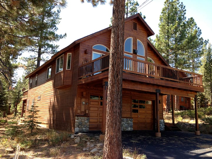 Tahoe Donner Mountain View Home - トラッキー, CA