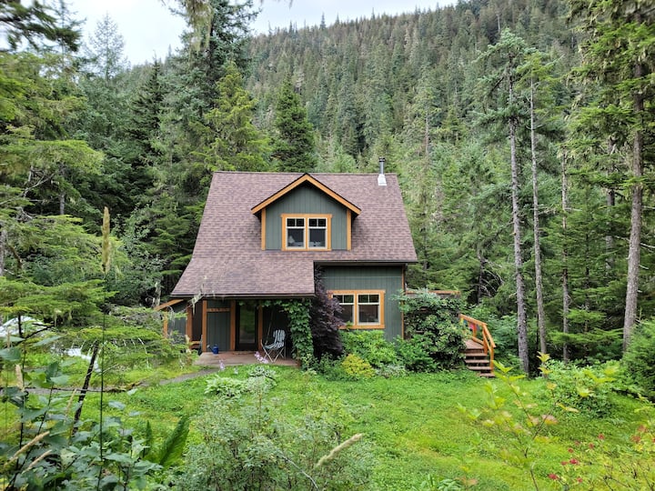 Luxurious Alaskan Cabin - Juneau, AK