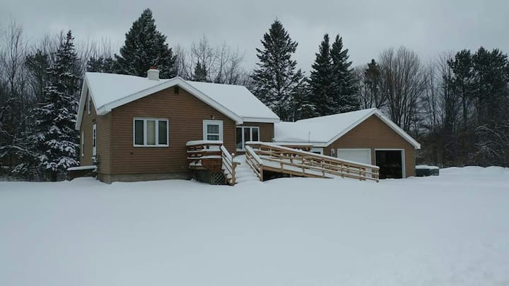 Dj's Destination U.p. (223) - Public Beach, Ontonagon