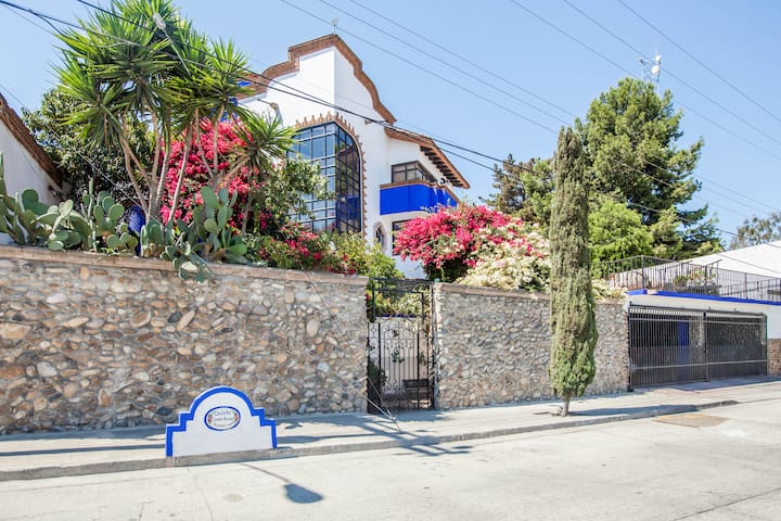 ROOM IN MODERN MEXICAN ARCHITECTURAL QUNITA - Houses for Rent in ...