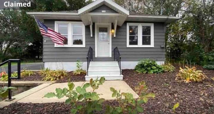 Stunning Cape Cod - The Gem Of Marshfield - Marshfield, WI